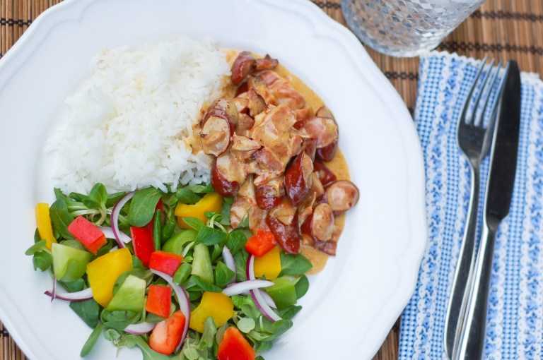 Pylsupottréttur með beikoni og sweet chili rjómasósu – Ljúfmeti og ...