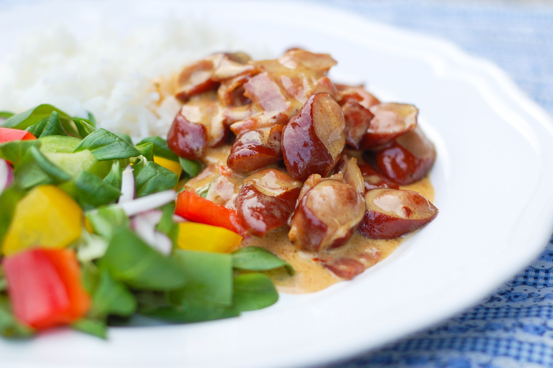 Pylsupottréttur með beikoni og sweet chili rjómasósu – Ljúfmeti og ...