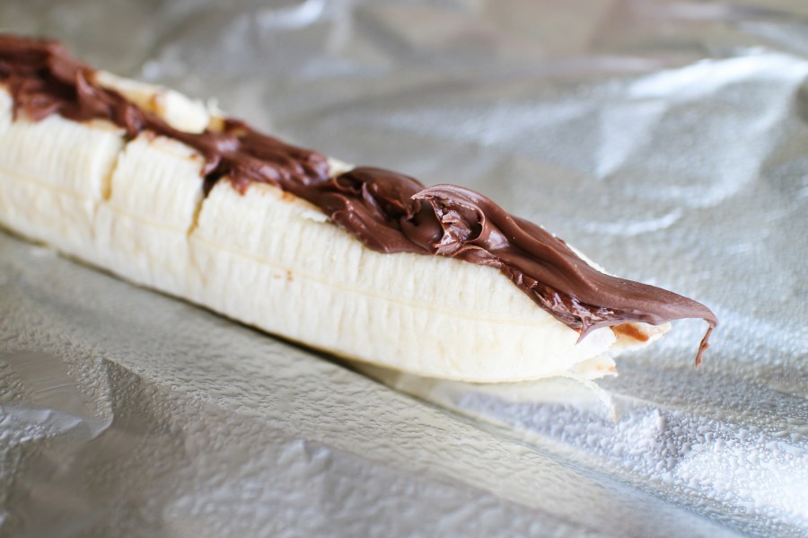 Grillaðir bananar með súkkulaði og ís – Ljúfmeti og lekkerheit